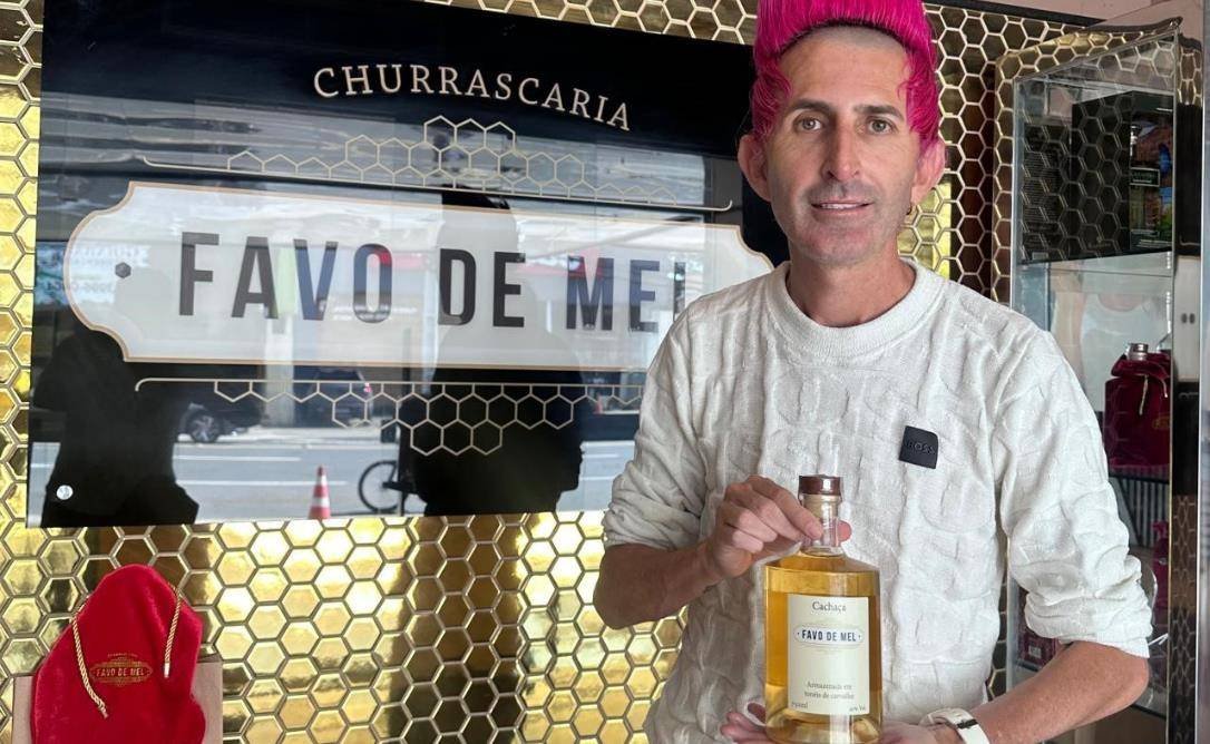 Hulk Magrelo é Convidado a Conhecer a Churrascaria Favo de Mel em ...